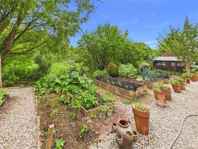 5 bed house for sale