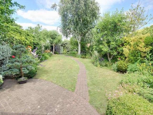 5 bed house for sale