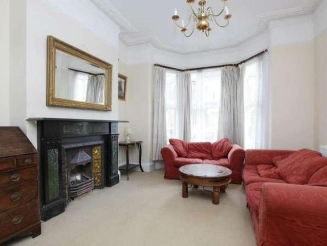 5 bed house for sale
