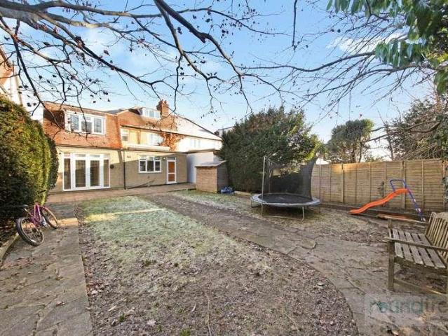 5 bed house for sale