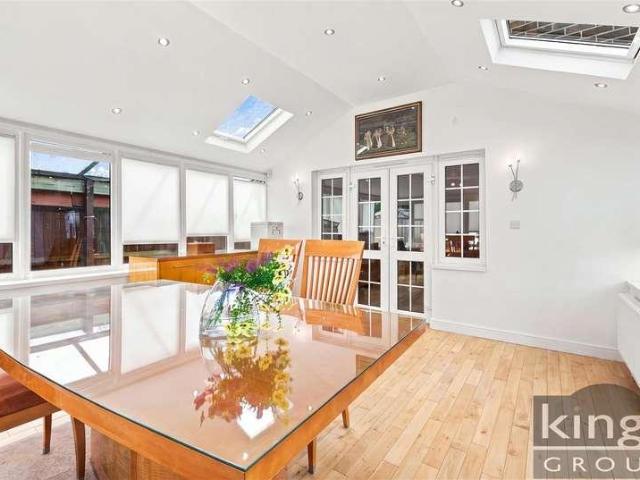 5 bed house for sale