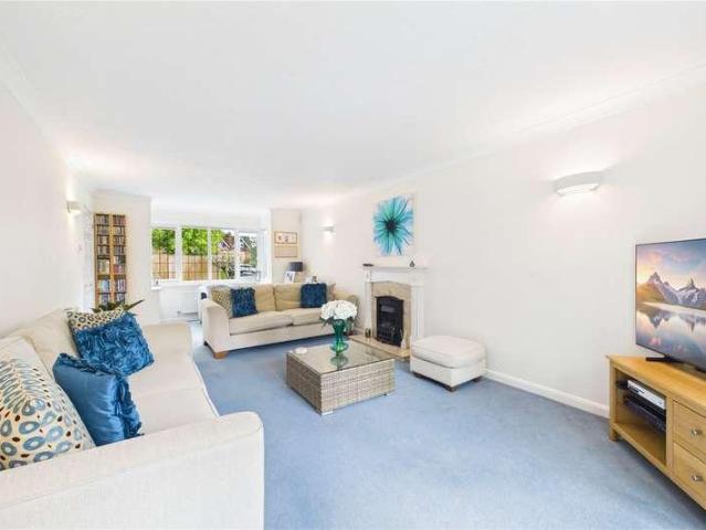 5 bed house for sale