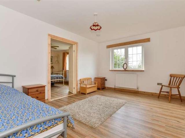 5 bed house for sale
