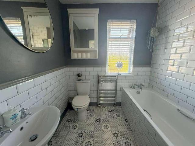 5 bed house for sale