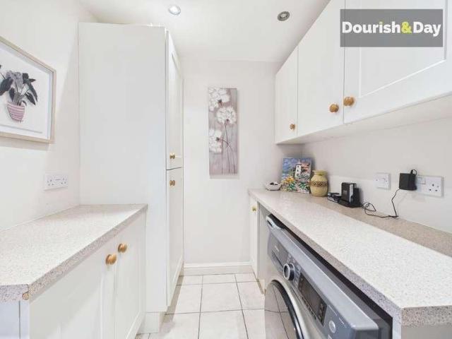 5 bed house for sale