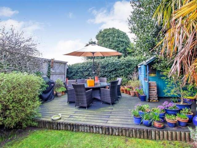 5 bed house for sale