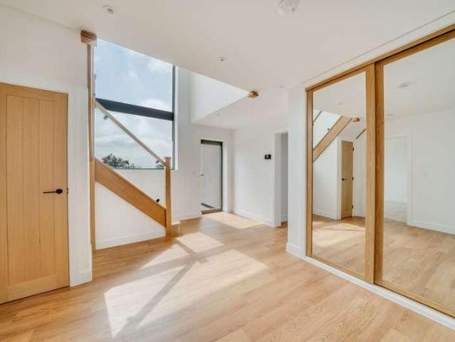 5 bed house for sale