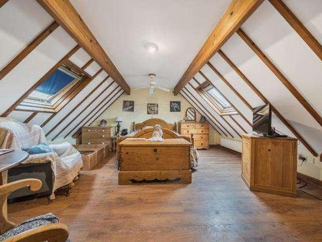 5 bed house for sale