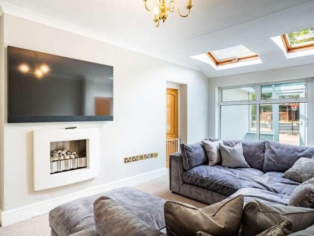 5 bed house for sale