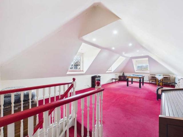 5 bed house for sale