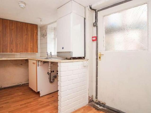 5 bed house for sale