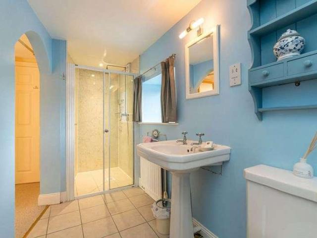 5 bed house for sale