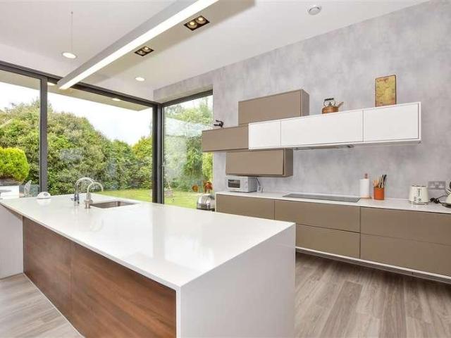 5 bed house for sale
