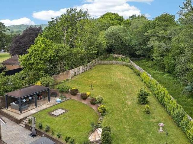 5 bed house for sale