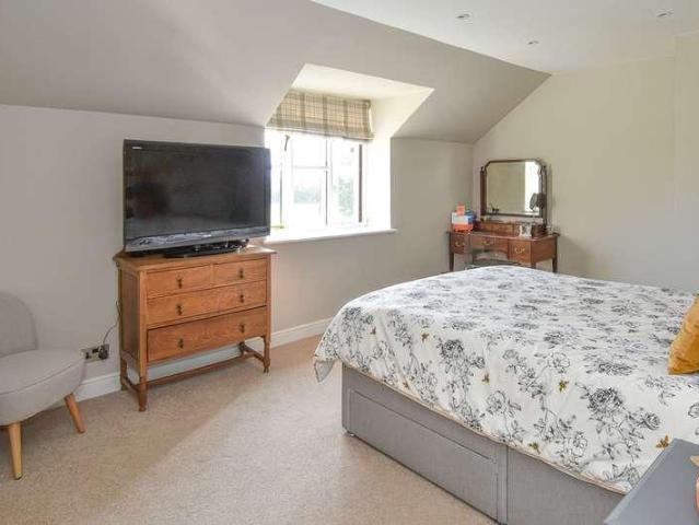 5 bed house for sale