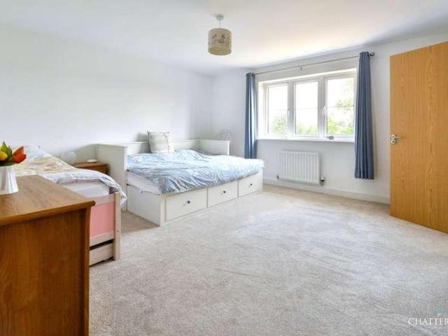 5 bed house for sale