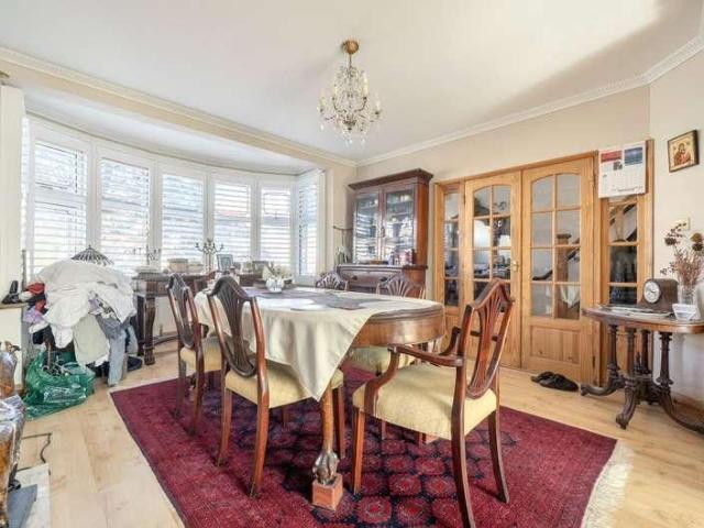 5 bed house for sale