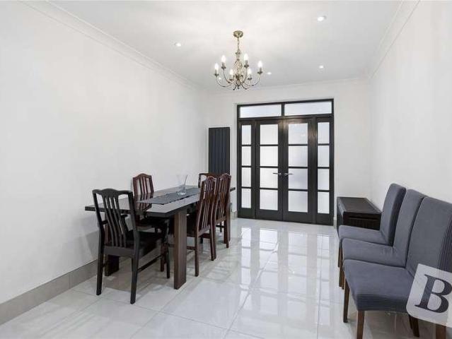 5 bed house for sale
