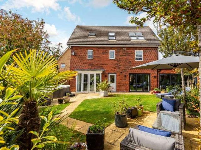 5 bed house for sale