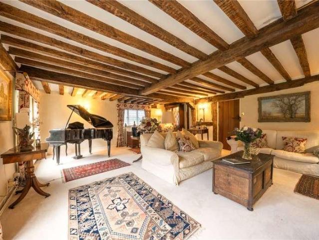 5 bed house for sale