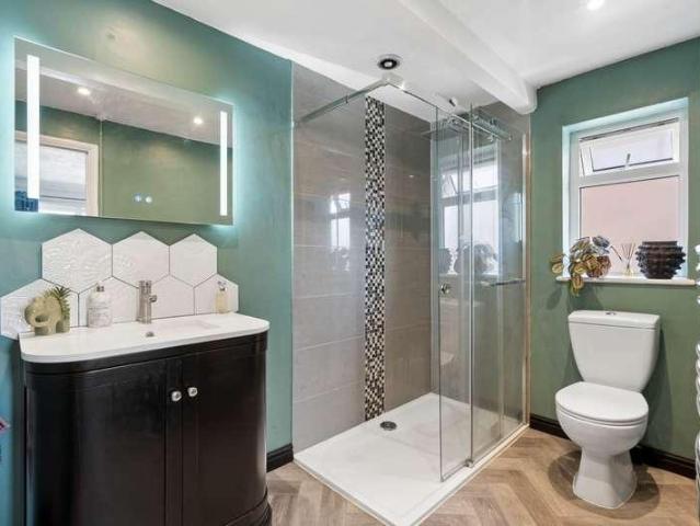 5 bed house for sale