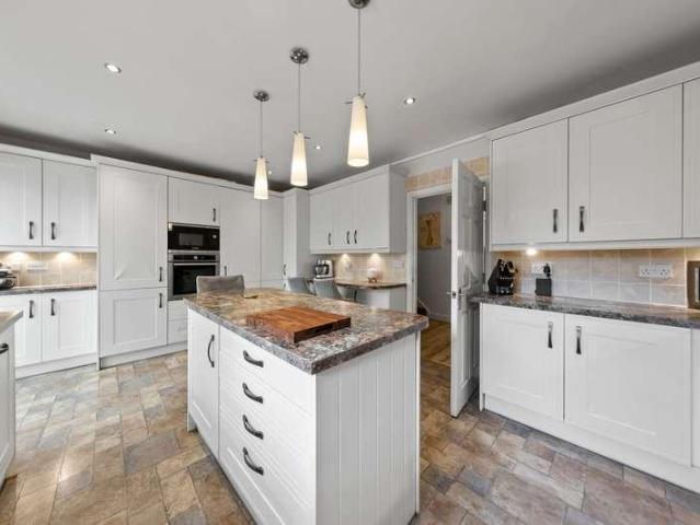 5 bed house for sale