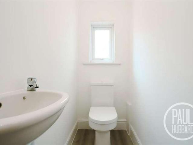 5 bed house for sale
