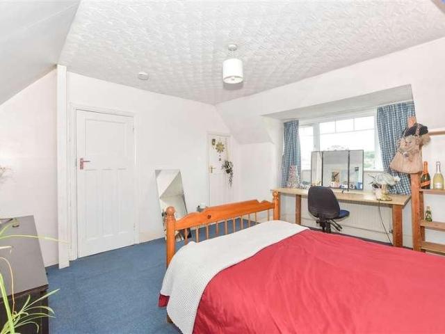 5 bed house for sale
