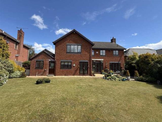 5 bed house for sale