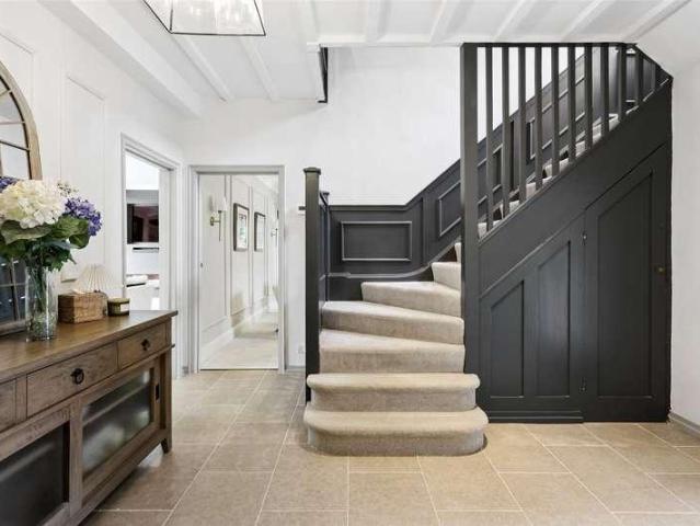 5 bed house for sale