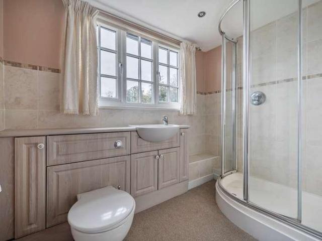 5 bed house for sale