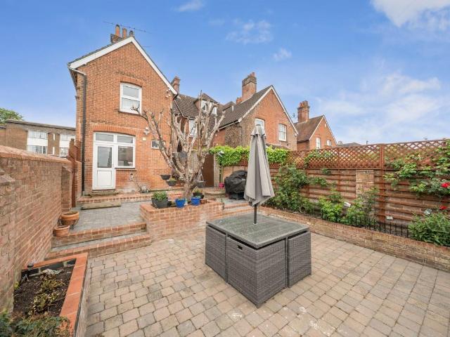 5 bed house for sale