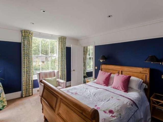 5 bed house for sale