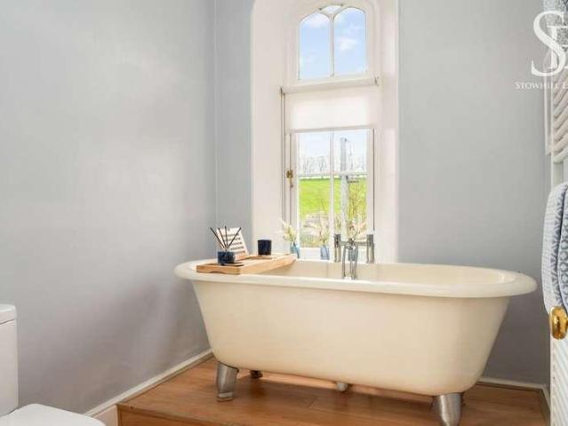 5 bed house for sale