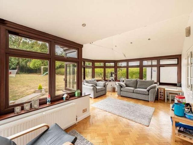 5 bed house for sale
