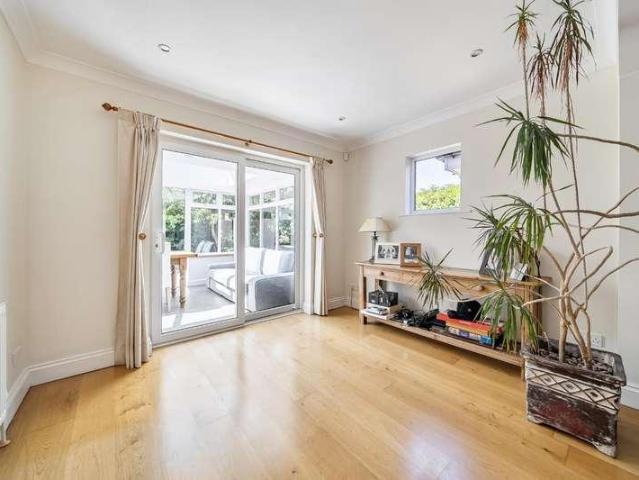 5 bed house for sale