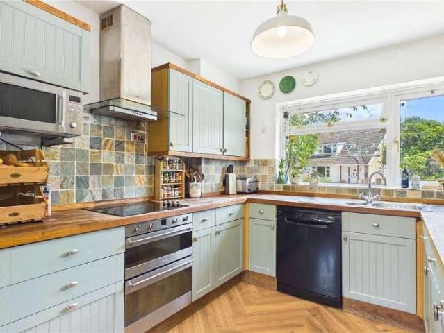 5 bed house for sale