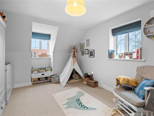5 bed house for sale