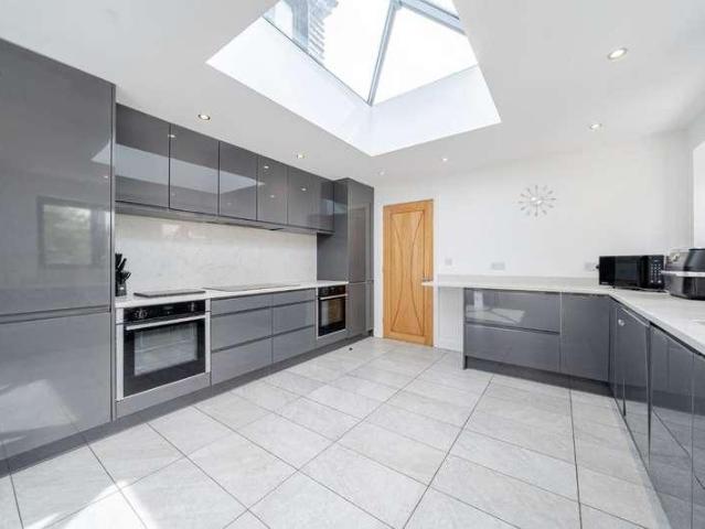 5 bed house for sale