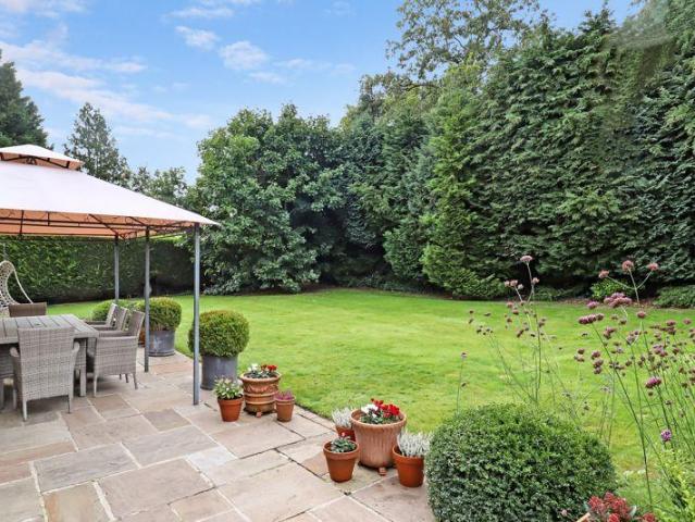 5 bed house for sale