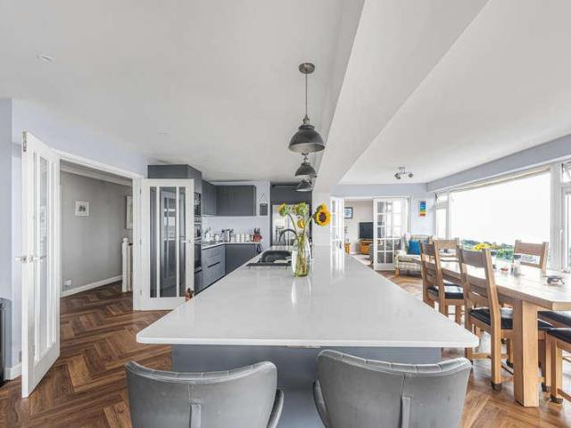 5 bed house for sale
