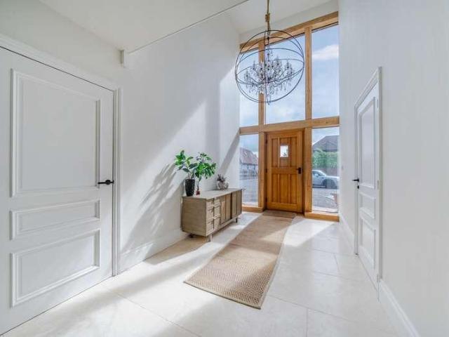 5 bed house for sale