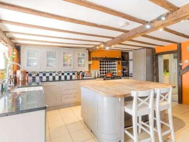 5 bed house for sale