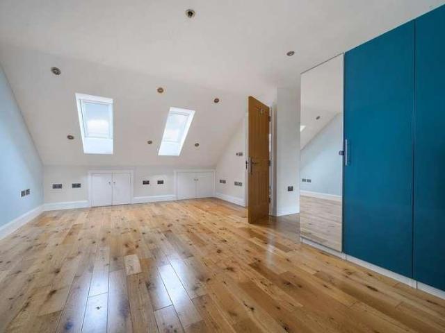 5 bed house for sale