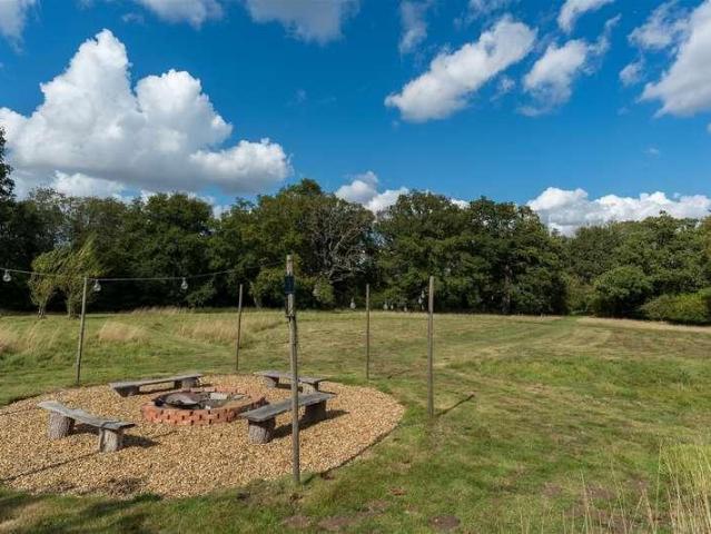 5 bed house for sale