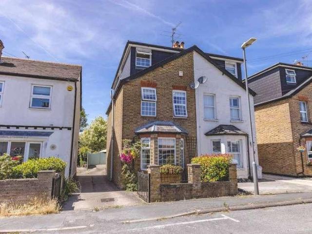 5 bed house for sale