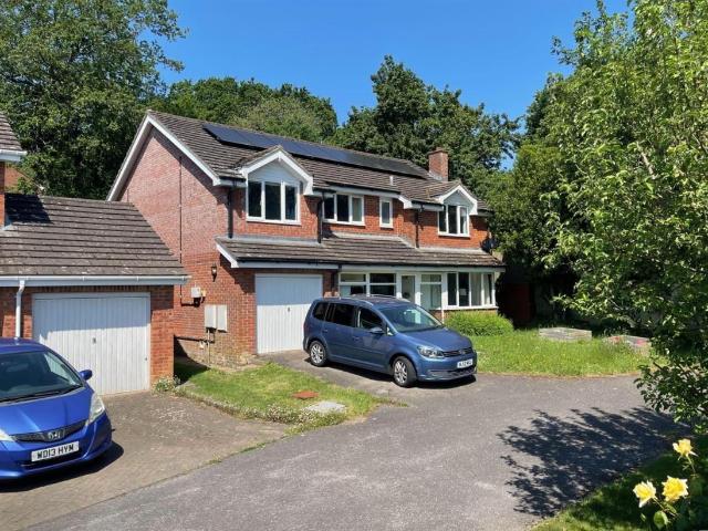 5 bed house for sale