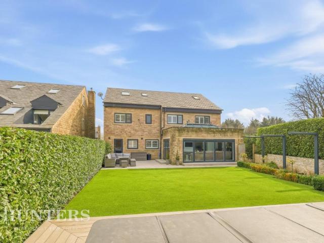 5 bed house for sale