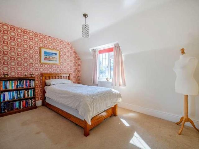 5 bed house for sale