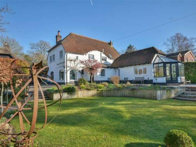 5 bed house for sale